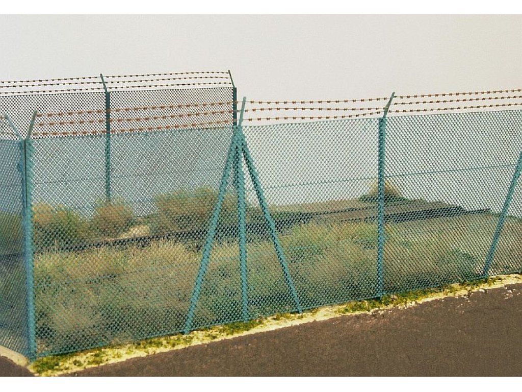 TT - Drátěný plot vysoký s ostnatým drátem, délka 262 mm - Model Scene ...